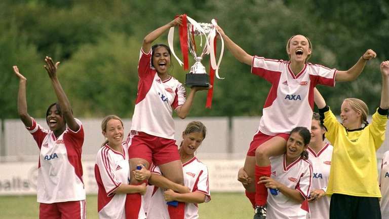 Bend It Like Beckham (2002) – Film To Buy Apple Store £2.99 at Apple ...